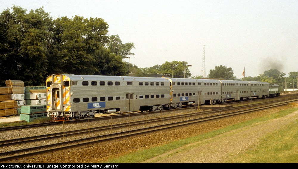 BN 9915 Pushing (2 of 3)